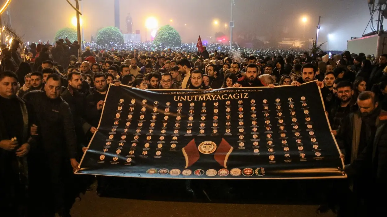 Tužno sećanje: Godinu dana od zemljotresa u Turskoj u kojem je poginulo više od 53.000 ljudi